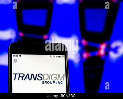 Logo de l'entreprise Fabrication Groupe TransDigm vu affichée sur ...