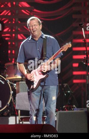 Eric Clapton chanteur et guitariste rock avec la mère de son fils Lori ...