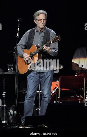 Eric Clapton chanteur et guitariste rock avec la mère de son fils Lori ...