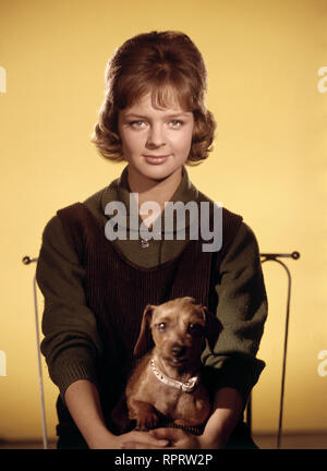 Die Schauspielerin SABINE SINJEN - Portrait aus den 70er Jahren ...