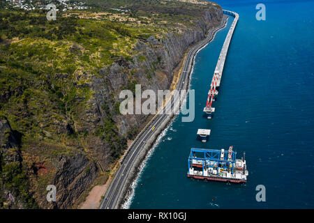 L'île de la réunion, vue aérienne du chantier de la nouvelle autoroute ...