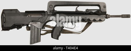 ARMES A FEU, FAMAS, calibre 5,56 x 45, numéro de fabr. Une SP 18439 ...