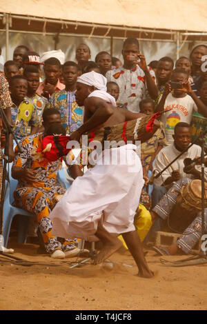 Festival vaudou Ouidah, Bénin. Musique, danse, chant à la plage pour ...