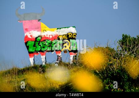 Toro de Osborne, Manolo Prieto, silueta de un toro de Lidia, valla ...