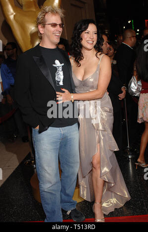L'actrice Jennifer Tilly et le copain du joueur de poker Phil Laak se ...