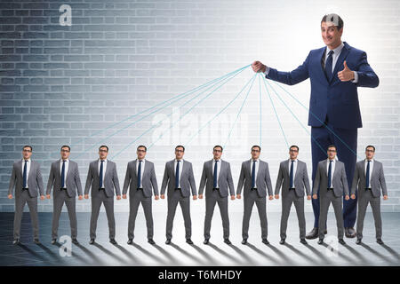Patron employé manipulant son personnel au concept d'entreprise Photo ...