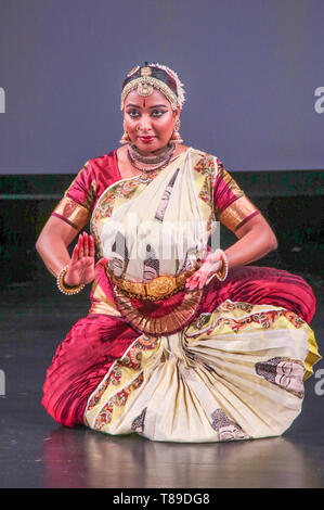 Kuchipudi:- cette danse classique indienne est originaire d'un village ...