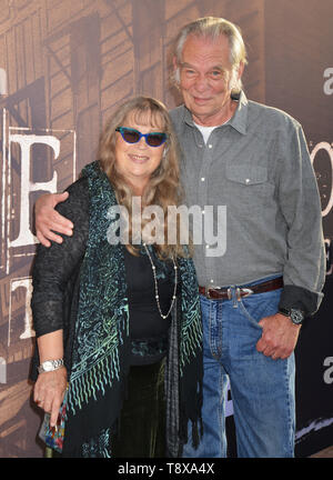 Leon Rippy et son épouse Carol Rippy au HBO'S 'Deadwood' La Premiere ...