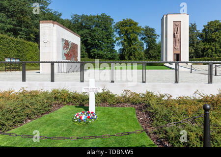 Tombe du Général George S Patton au Luxembourg Cimetière Américain ...