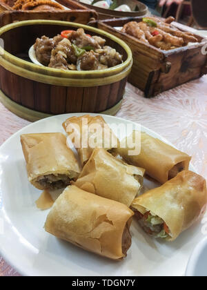 Une collation traditionnelle et délicieuse au thé cantonais du matin ...