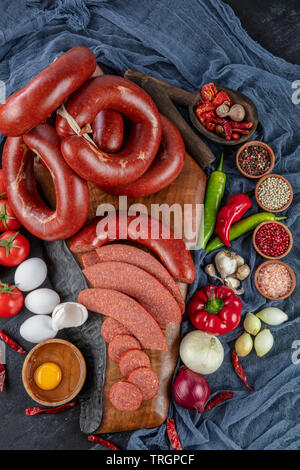 ( Saucisse Sucuk Turc ) Notion photo. La cuisine turque ; oeufs ...