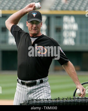 Arizona Diamondbacks Manager Bob Melvin attend que le jeu pour démarrer ...