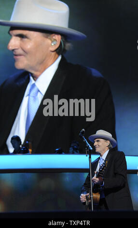 Singer/songwriter James Taylor chante dans le 2012 Convention Nationale ...
