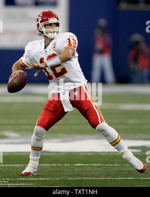 Kansas City Chiefs' Brodie Croyle (12) déploie d'un laissez-passer dans ...
