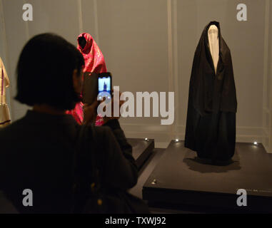 Une femme juive et voile intégral d'Afghanistan est vu dans l ...