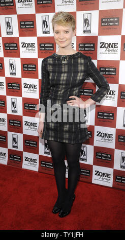 Mia Wasikowska acteur assiste à la première de the motion picture ...