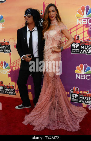 Courtney Bingham, épouse ou rocker Nikki Sixx, est vu se détendre sur ...