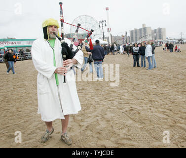 Le 1er janvier 2019, le club de l'ours polaire de Coney Island se ...