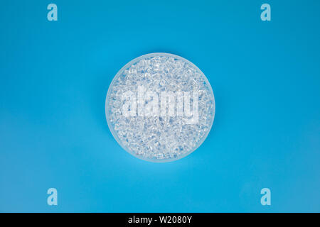 En PEHD. Les granules de polyéthylène transparent.granules de plastique ...