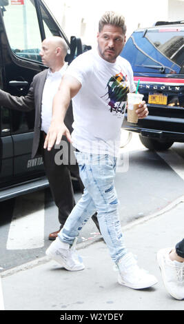 Le 10 juillet 2019. Ronnie Ortiz-Magro sur Good Day NY pour parler de ...