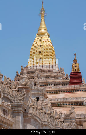 Le Myanmar, Bagan Birmanie aka. Temple Ananda Ananda aka Phaya. Temple ...