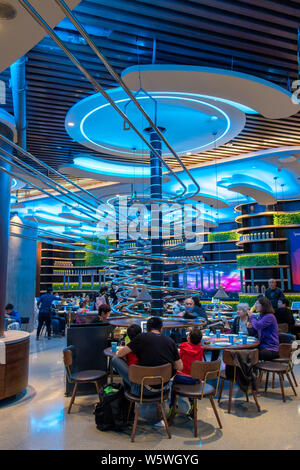 Les clients de dîner dans le monde de l'Asie et du dixième troisième ...