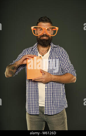 Rat de bibliothèque. Le port de lunettes nerd livre de fantaisie. Nerd ...