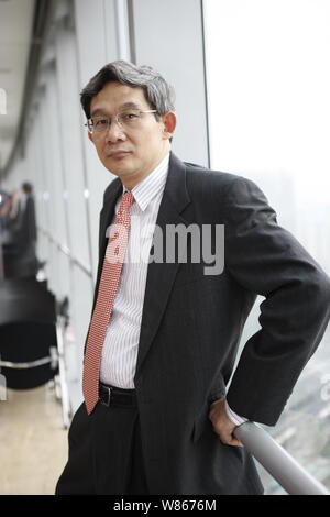 --FILE--Charles Wang Zhonghe, PDG de Zhong de titres, est photographié ...