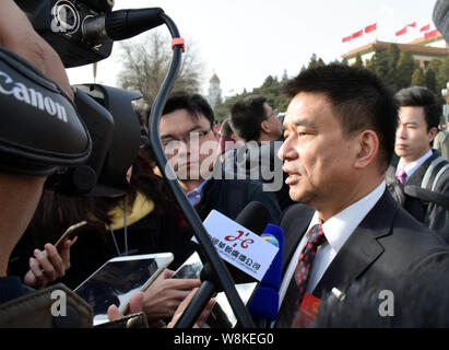Liu Yonghao, Président de New Hope Group, arrive dans le Grand Hall du ...