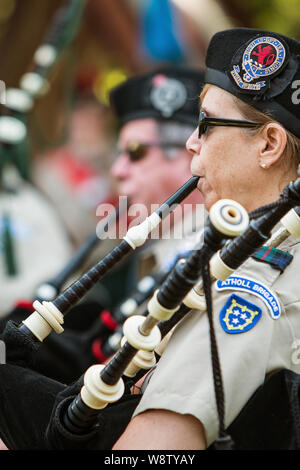 Femme jouant la musique de cornemuse écossaise Photo Stock - Alamy
