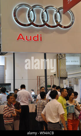 La foule des visiteurs de stand Audi au cours de la 22e Shenzhen-Hong ...
