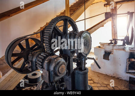 Ancien mécanisme. Les engrenages et les poulies anciennes avec la ...