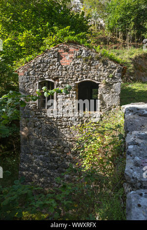Ancien moulin abandonné dans la vallée de Rio Duje, situé dans les ...