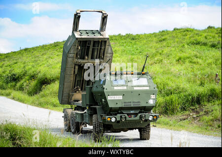 UN AMÉRICAIN Le M-142 High Mobility Artillery Rocket System (HIMARS) de ...