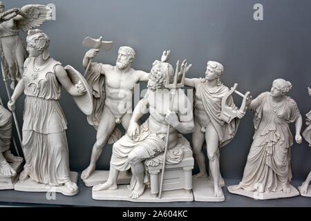 La ricostruzione del frontone orientale del Partenone secondo il ...