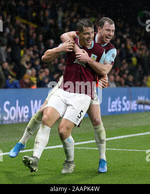 James Tarkowski di Burnley celebra il primo gol del suo fianco con i ...