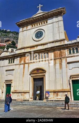 La chiesa di Santa Maria Assunta, nella monumentale Piazza di Corte, di ...