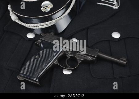 Durante la Seconda guerra mondiale era nazista tedesco waffen SS ...