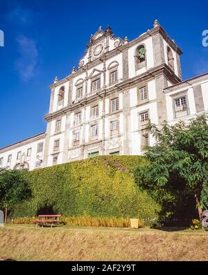 Horta, la città principale di Faial. Isola e vulcano Pico sullo sfondo ...