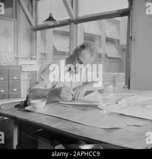 Glasfabriek Leerdam Descrizione: The glass designer Andries Copier in ...