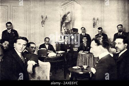 1923 , Roma , ITALIA : BENITO MUSSOLINI con il fascista CESARE ROSSI ...