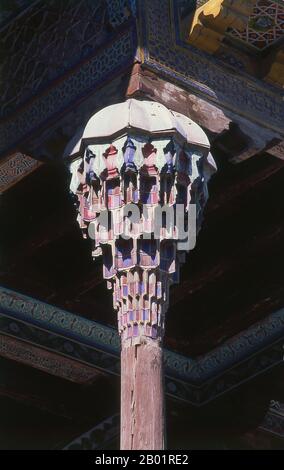 Uzbekistan: L'iwan o il portico coperto della Moschea Bolo Hauz ...