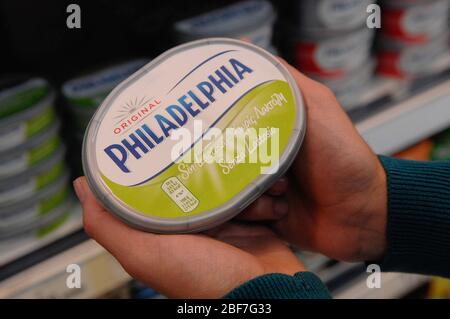 Philadelphia formaggio morbido gamma Foto stock - Alamy