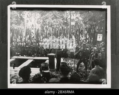 Goebbels parla alla tomba Heinrich Hoffmann Fotografie 1933 fotografo ...