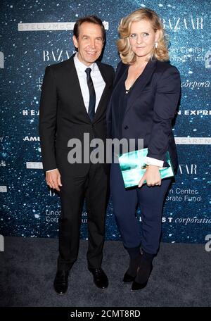 Jeff Koons con sua moglie Justine Wheeler Koons, sua madre Gloria Koons ...