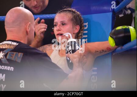 Reality-TV-Star carina Spack beim Fame Fighting 2023 - Boxevent mit ...