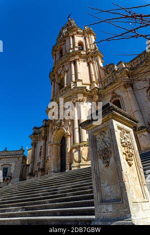 Modica (Sicilia): Famosa cattedrale settecentesca con cupola ...