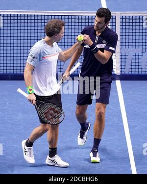 Il compagno Pavic e Bruno Soares (a sinistra) in azione durante la loro partita doppia il sesto ...