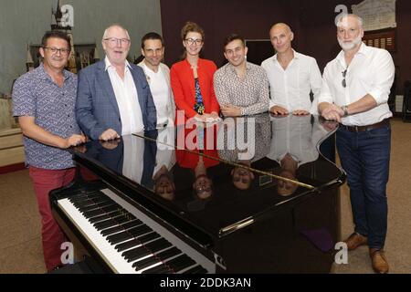 Il cantante francese Allan Theo (Allan Rouget) presenta durante una ...