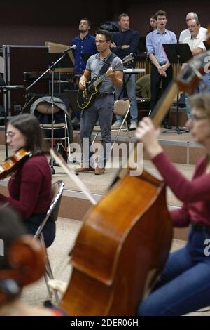 Il cantante francese Allan Theo (Allan Rouget) presenta durante una ...